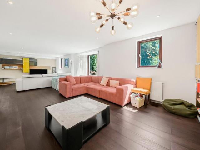 5 bedroom mews to rent