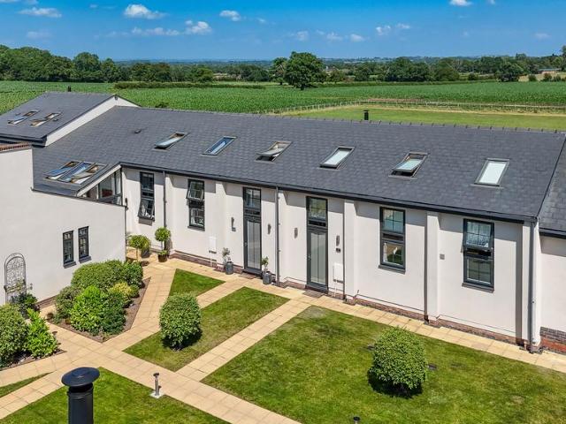 5 bedroom mews for sale
