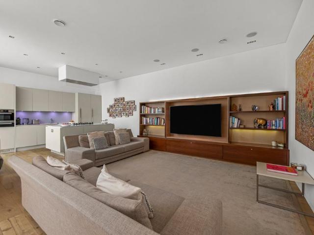 5 bedroom mews for sale