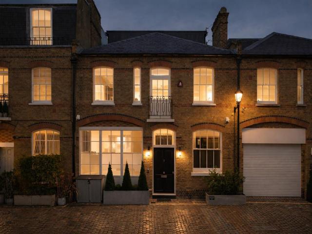 5 bedroom mews for sale