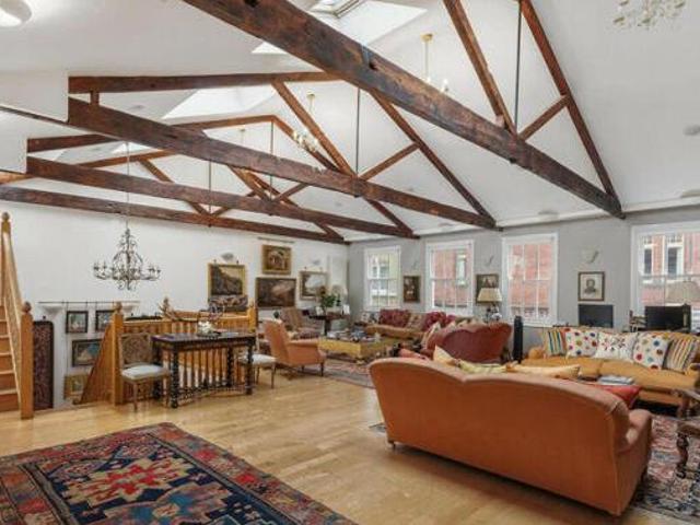 5 Bedroom Mews Property For Sale In London