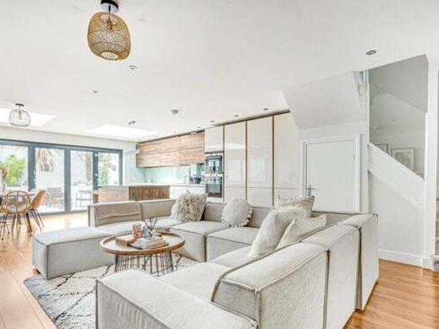 5 Bedroom Mews Property For Rent In Clapham Town