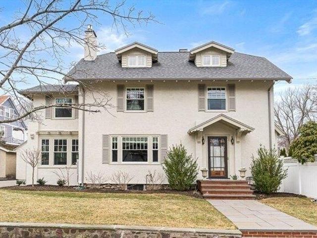 5 bedroom, Melrose MA 02176 LS102346099