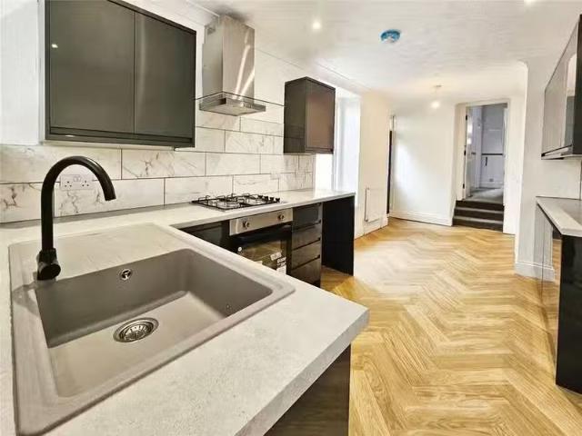 5 bedroom Mid Terrace House to rent, Alexandra Place, Plymouth.