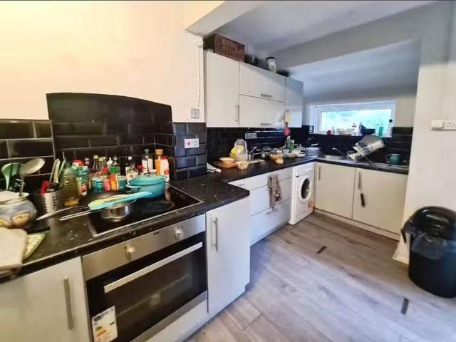 5 bedroom Mid Terrace House to rent, Burlington Road, Southamp.