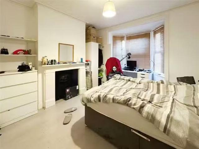 5 bedroom Mid Terrace House to rent, Milton Road, Southampton.