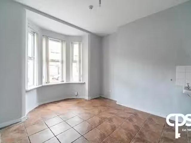 5 Bedroom Mid Terraced House For Sale In Rugby Avenue, Belfast.