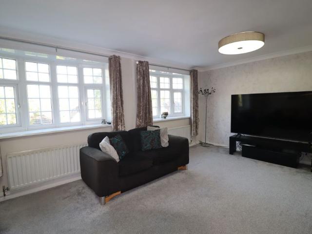 5 Bedroom Mid Terraced House To Rent