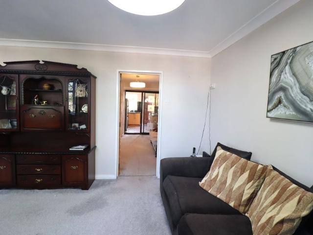 5 Bedroom Mid Terraced House To Rent