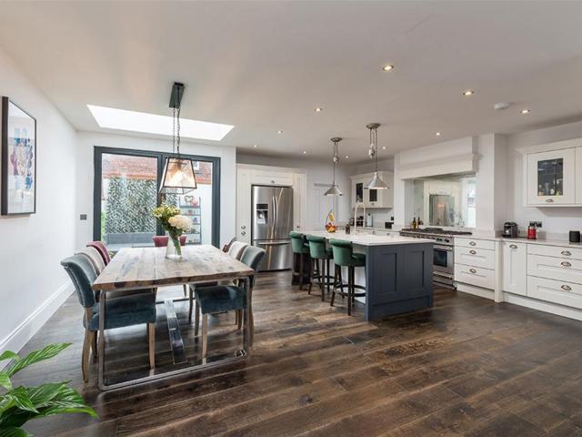 5 Bedroom Mid Terraced House
