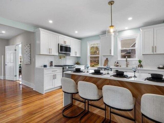 5 bedroom, Norwood MA 02062 104010010