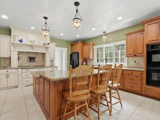 5 bedroom, Norton MA 02766 105125303