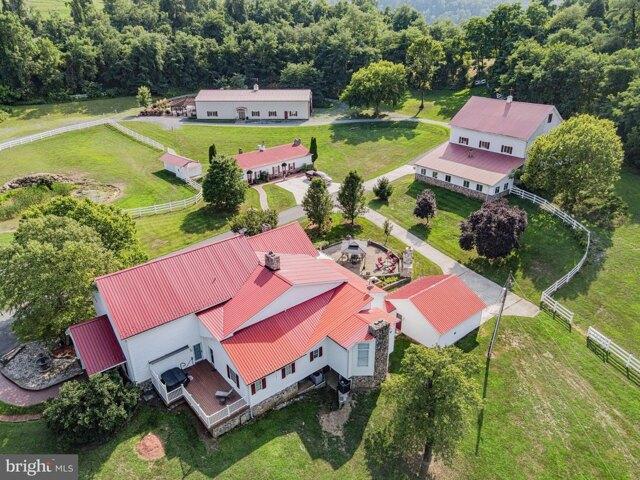 5 bedroom, New Cumberland PA 17070 89106632