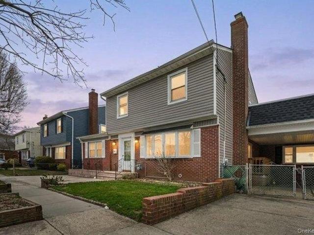 5 bedroom, New Hyde Park NY 11040 101783390