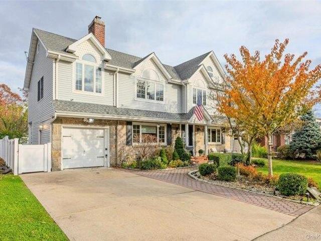 5 bedroom, New Hyde Park NY 11040 LS102562646