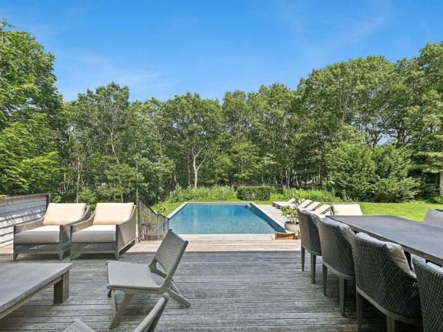 5 bedroom, Southampton NY LS89698010