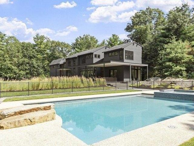 5 bedroom, Southborough MA 01772 103968987