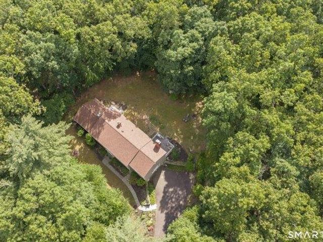 5 bedroom, Somers CT 06071 104409112