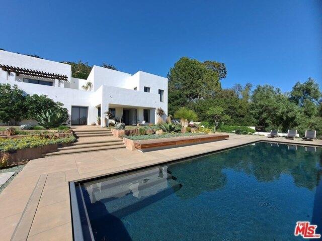 5 bedroom, Santa Barbara CA 93108 89128190