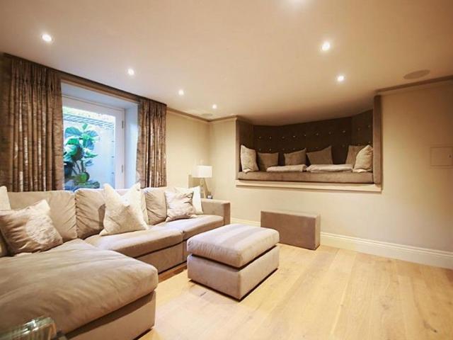 5 Bedroom Semi Detached To Let
