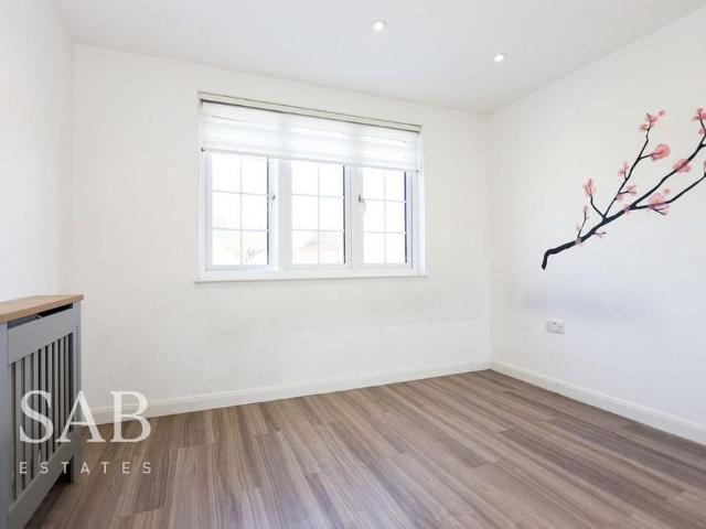 5 bedroom semi detached bungalow to rent