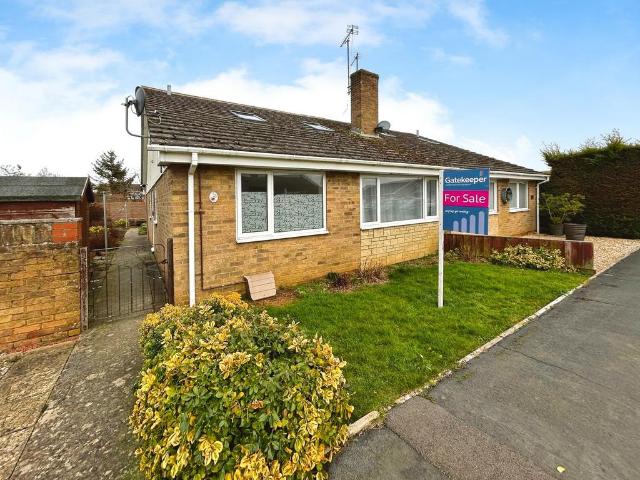 5 bedroom semi detached bungalow for sale