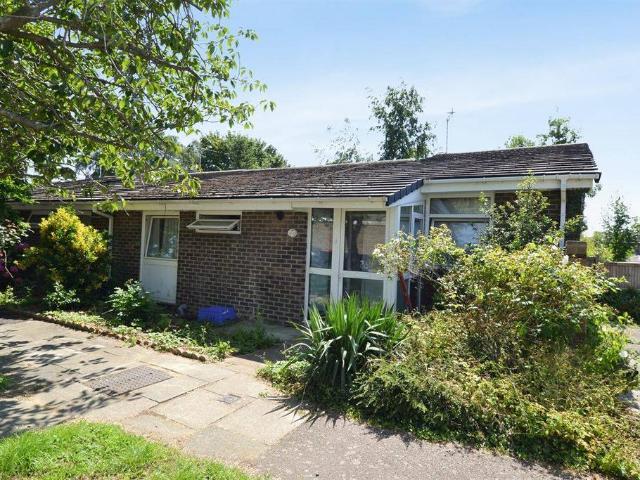 5 bedroom semi detached bungalow for sale