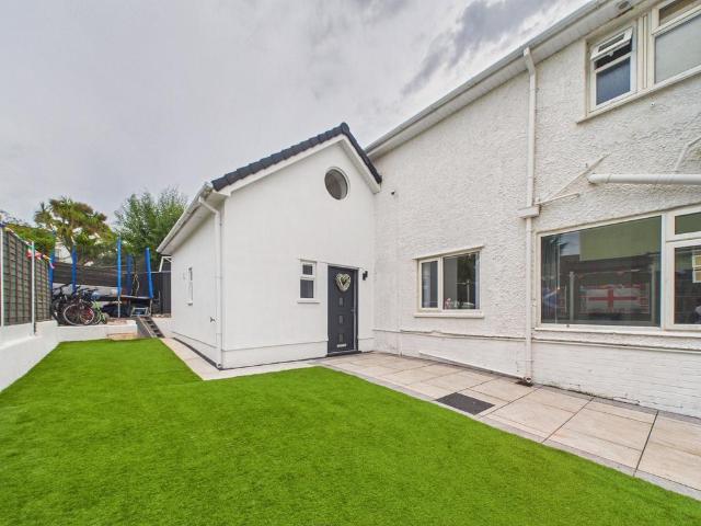 5 bedroom semi detached house for sale