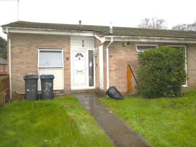 5 bedroom semi detached bungalow for rent in Kemsing Gardens.