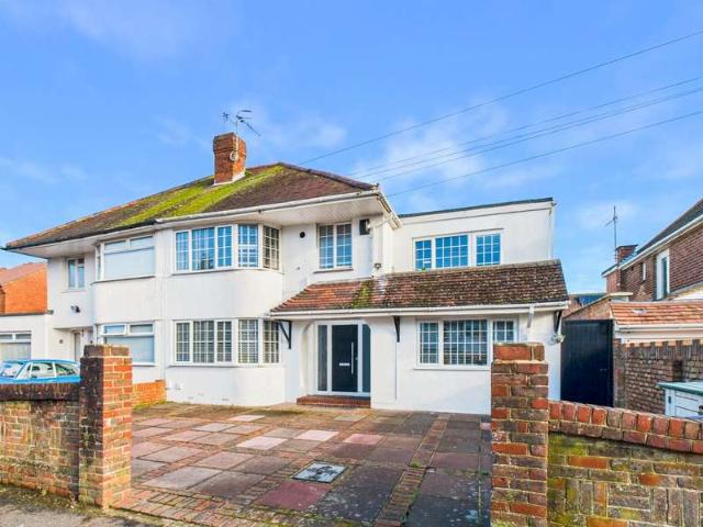 5 Bedroom Semi Detached House