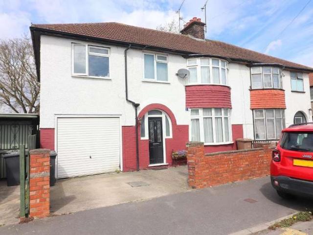 5 Bedroom Semi Detached House