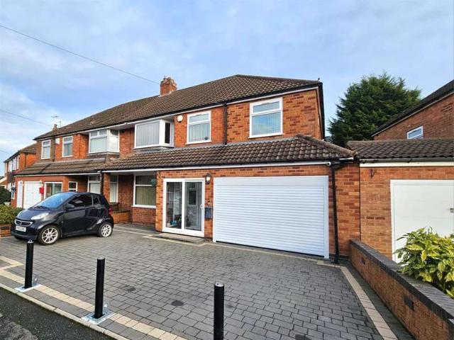 5 Bedroom Semi Detached House