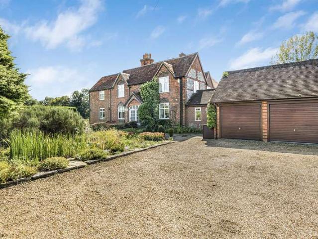 5 Bedroom Semi Detached House