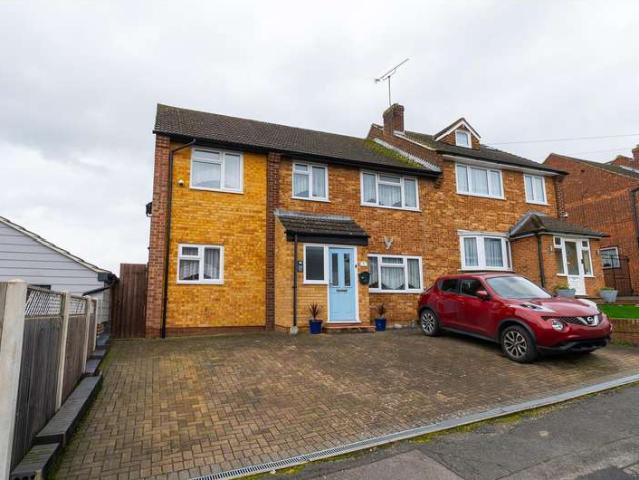5 Bedroom Semi Detached House