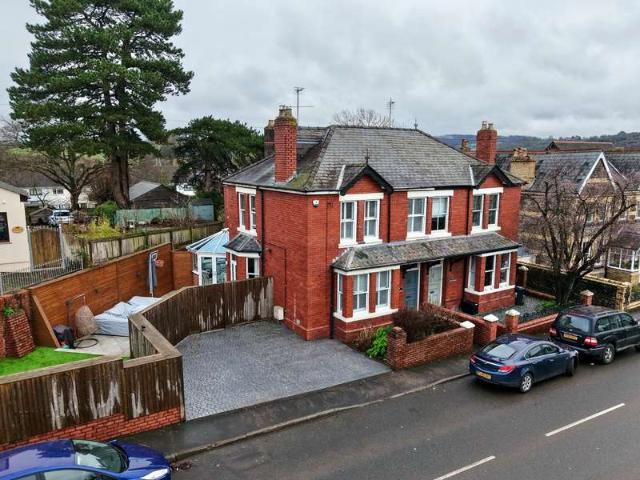 5 Bedroom Semi Detached House