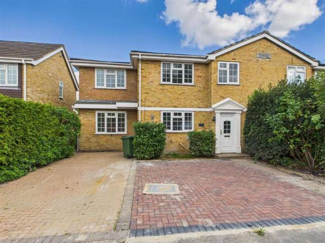5 Bedroom Semi Detached House