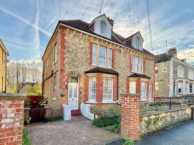 5 Bedroom Semi Detached House