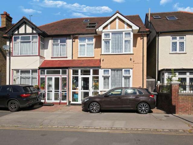 5 Bedroom Semi Detached House
