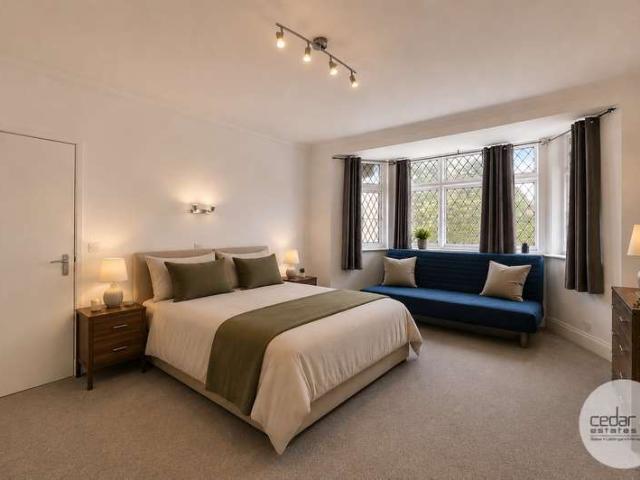 5 Bedroom Semi Detached House