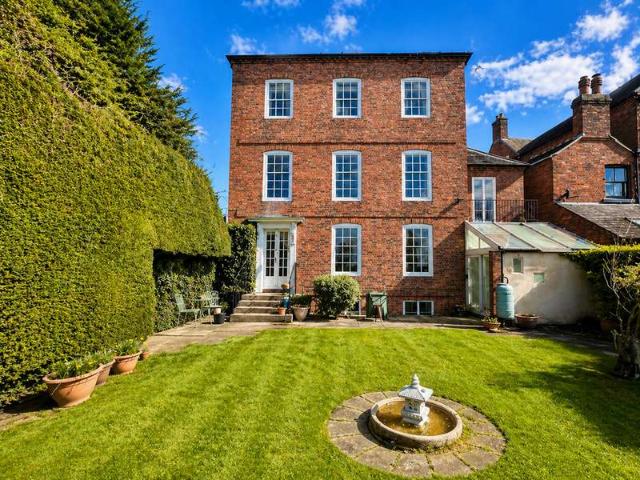 5 Bedroom Semi Detached House