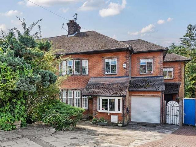 5 Bedroom Semi Detached House
