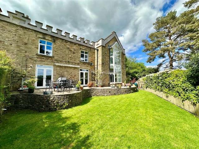 5 Bedroom Semi Detached House