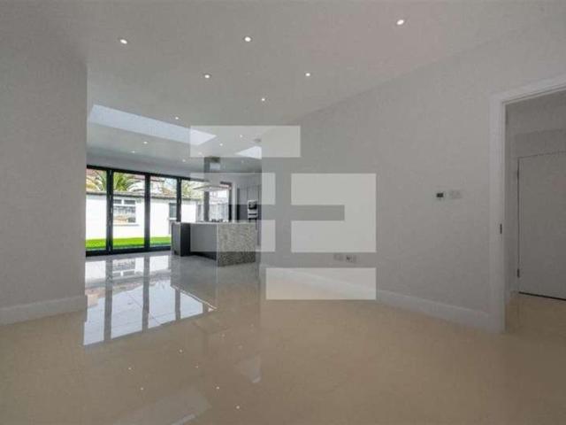 5 Bedroom Semi Detached House