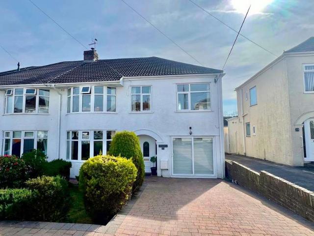 5 Bedroom Semi Detached House