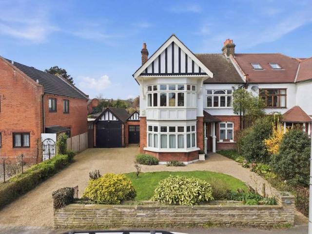 5 Bedroom Semi Detached House