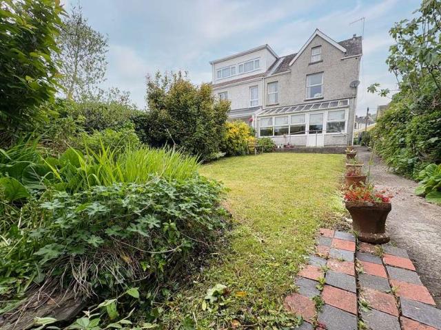 5 Bedroom Semi Detached House