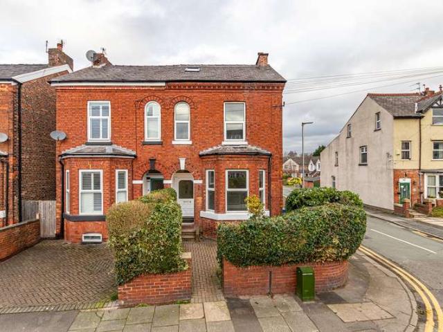 5 Bedroom Semi Detached House