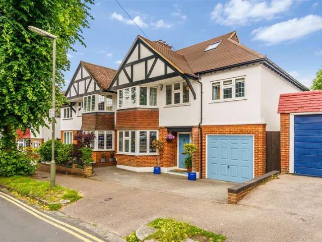 5 Bedroom Semi Detached House