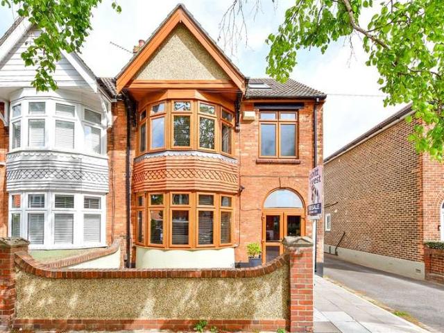 5 Bedroom Semi Detached House