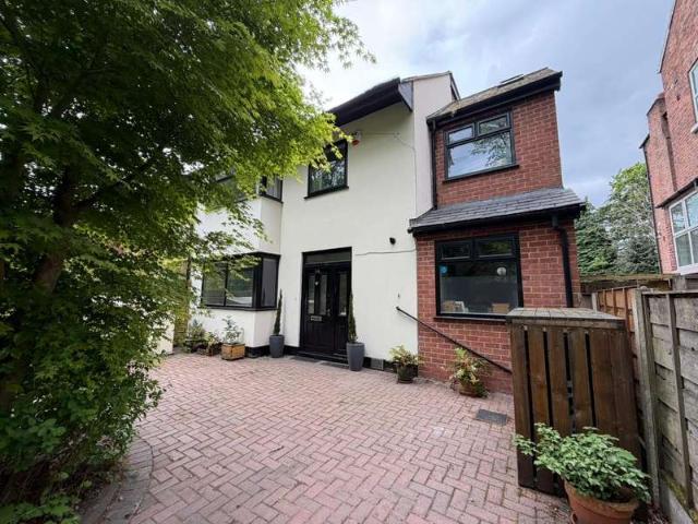 5 Bedroom Semi Detached House